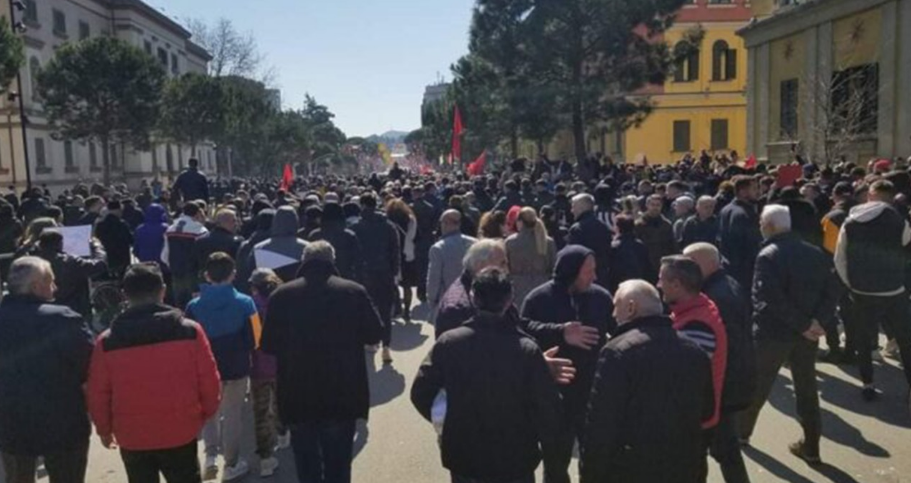 Rritja e çmimeve, nis protesta e pestë paqësore në Tiranë - Elbasani On Rritja e çmimeve, nis protesta e pestë paqësore në Tiranë - Elbasani On